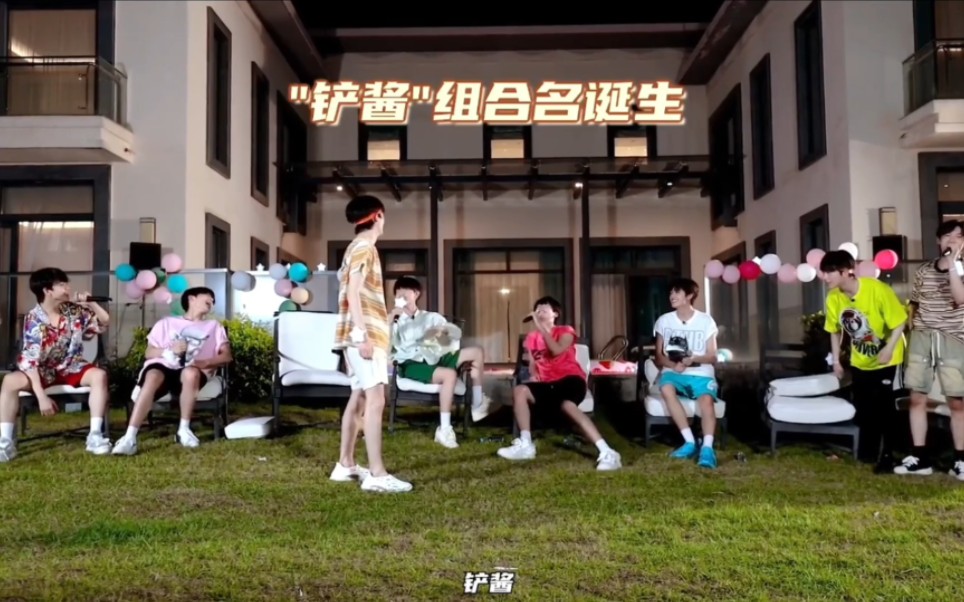 TF家族三代 笑鼠了,当面泥塑《海南版旅行》