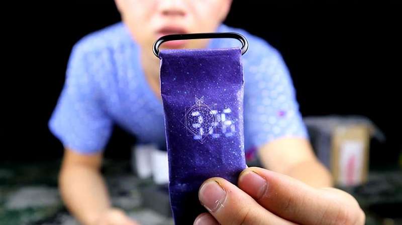 拆箱测评105元买的纸手表,拿出来都不知道哪里显示时间