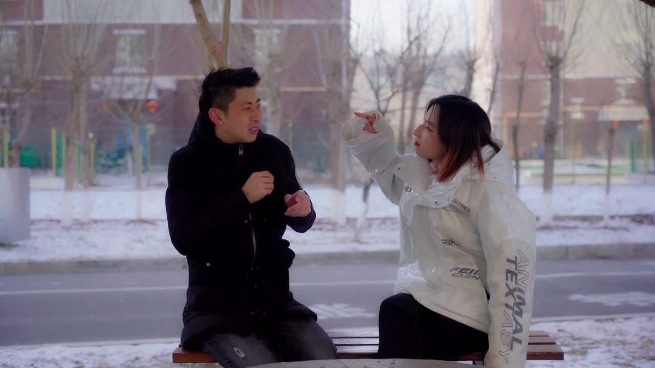 美女相亲遇见算命小伙,刚报出生辰八字,吓得小伙拔腿...