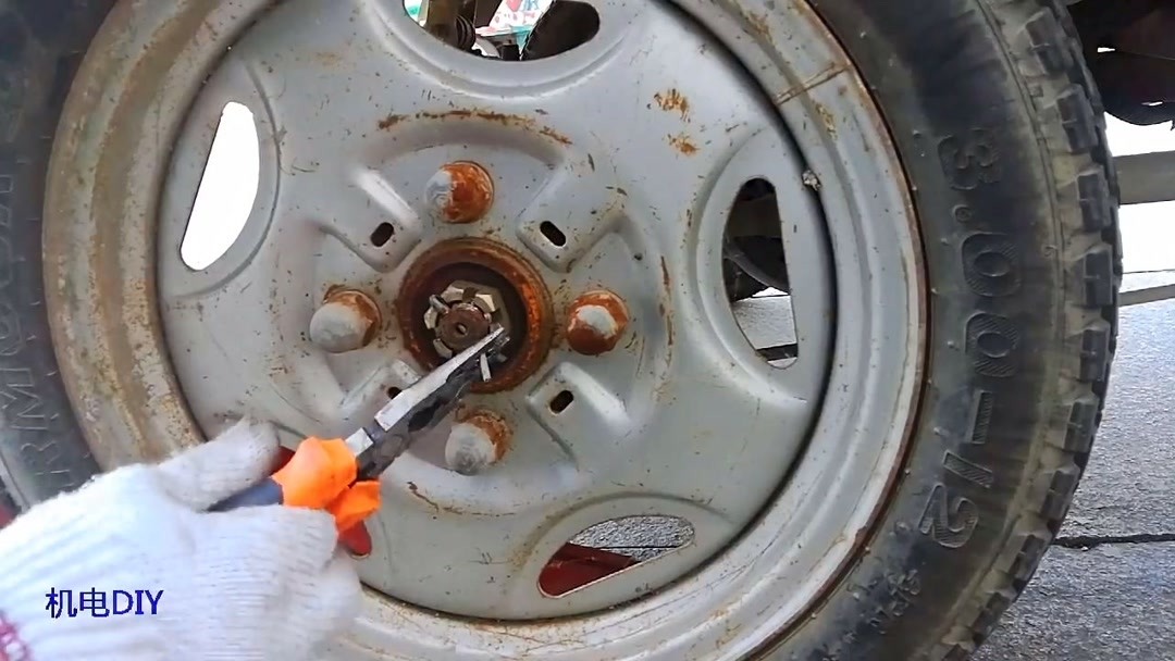 电动三轮车后轮你会拆吗?