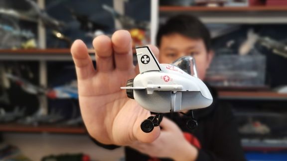价值十元的Q版的美国航母舰载机F/A-18大黄蜂小模型,可爱极了