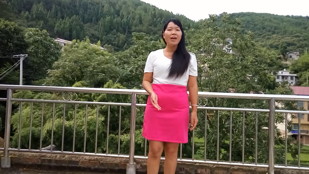 农村姑娘深情演唱《还珠格格》片尾曲真好听!看过电视的人都老了