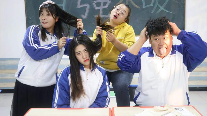 按头发的数量算成绩,没想王小九的头发数了半年也没数完!真逗