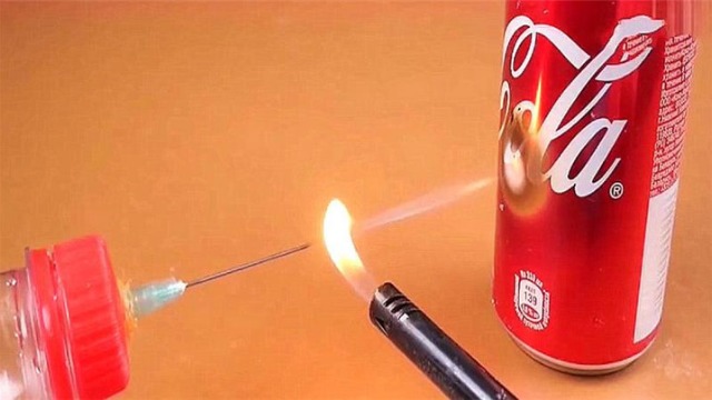 小火苗被针管吹成一根线,威力便瞬间提升,秒变小型氧焊