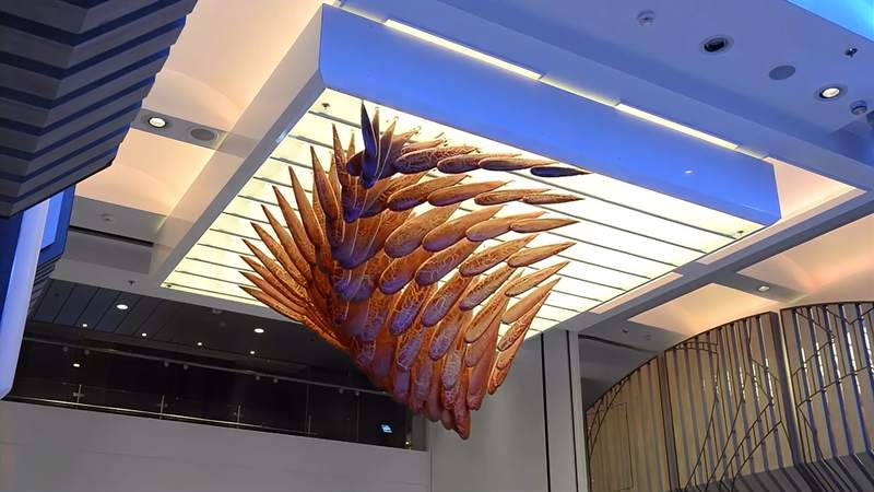 皇家加勒比最新游轮,海洋之光的动感雕塑