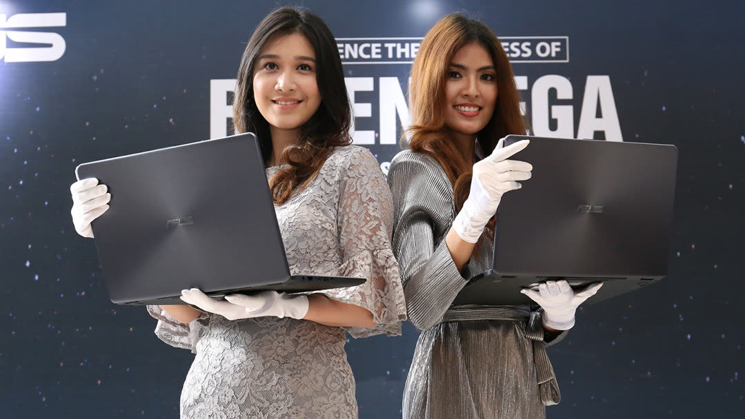 一个学弟买了玩 DNF 和CF 的华硕笔记本开箱,商务感十足