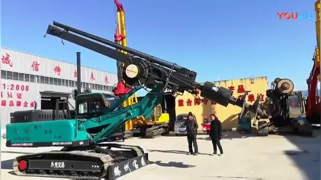 客户学习履带式旋挖钻机的操作方法