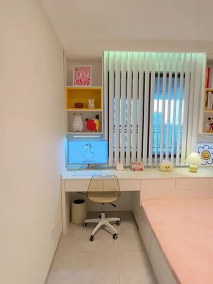 这个小房间真的满足了我对卧室所有幻想,8.3平,有书桌,有床,还有衣柜,...