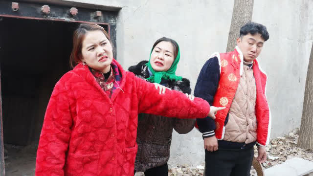 搞笑小夫妻吵架,儿媳气的要回娘家,婆婆的做法太有才了