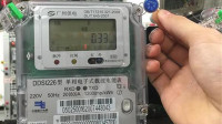家里电表越走越快?老电工偷偷教我诀窍,不用偷电,电表也能变慢