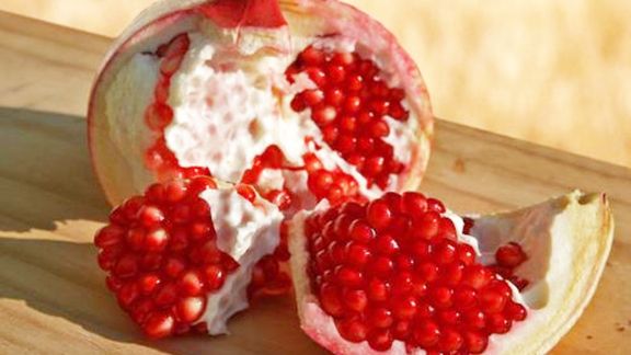 你家有吃剩的石榴皮吗?这3个用途太厉害,好多人不知道,快找找