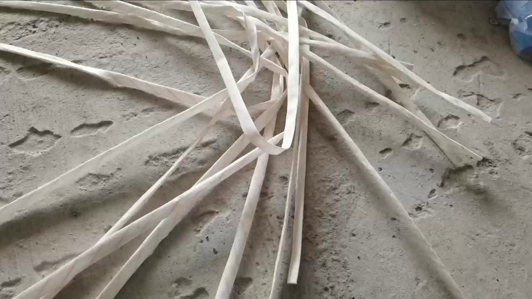 切记,黄腊管仅仅仅限于天花板主灯线使用