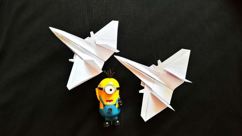 纸折外形逼真战斗机模型,而且还能平稳飞行,不信试试