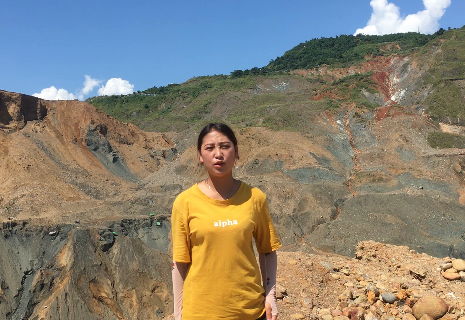 翡翠小妹阿芬,实拍缅甸一线翡翠矿区挖矿实景!