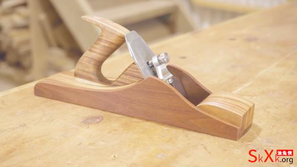 老外制作创意外形的木刨,真的是大费周章,这样的木刨好用吗?