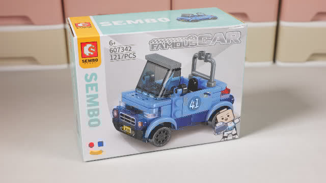 森宝积木:用积木拼搭一辆迷你的蓝敞篷跑车