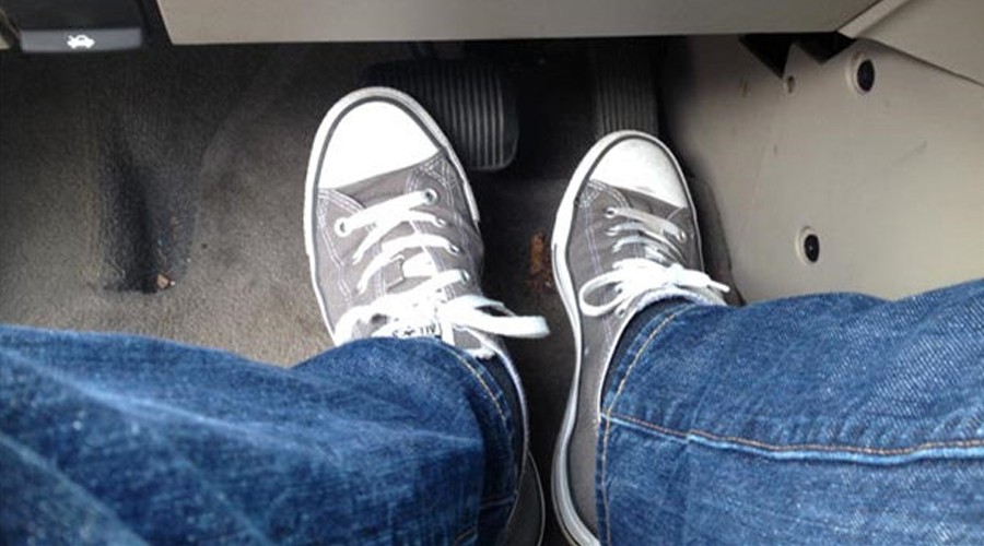 自动挡左脚可以踩刹车吗?