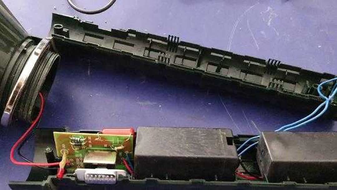 LED强光手电打开电源开关无反应,拆解进行维修。