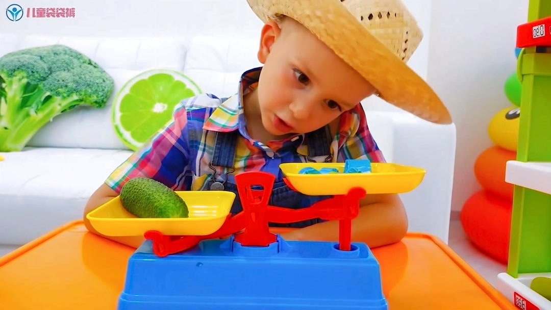 趣味卡通天平秤,数学怪才保罗即将表演如何巧妙称重