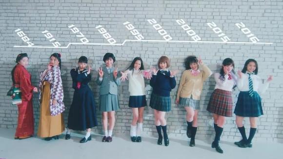 在各个时期具有代表性的 pose 和样式的制服美少女