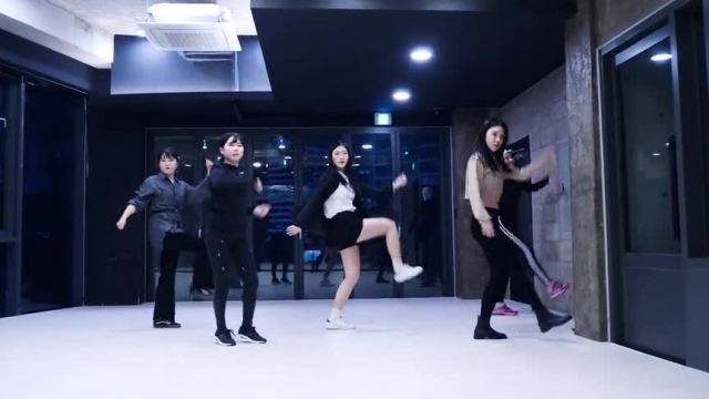 简单易学现代舞《Woman》流行舞蹈视频 活力十足,赶紧看起来