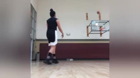 成为库里粉丝后的妹子, 疯狂练习库里的3分球技术, 学的像么?