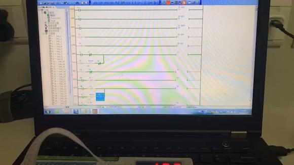 PLC学习机模拟红绿灯
