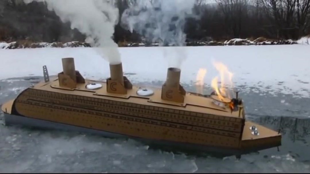 创意模型,模拟轮船沉船过程