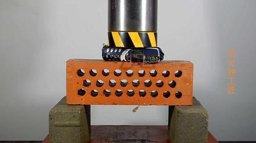 无往不利的液压机竟然在诺基亚手机上栽了跟头,快来看看什么情况