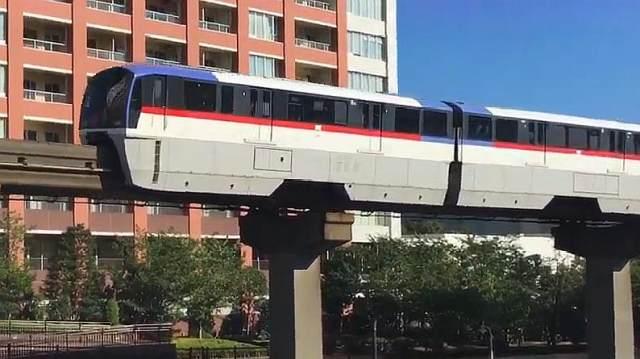 估计很多人没乘坐过单轨列车吧?带你认识下,这是东京的单轨列车