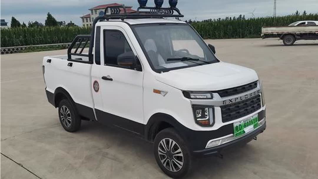 单排电动皮卡代步,后箱能拉2000斤