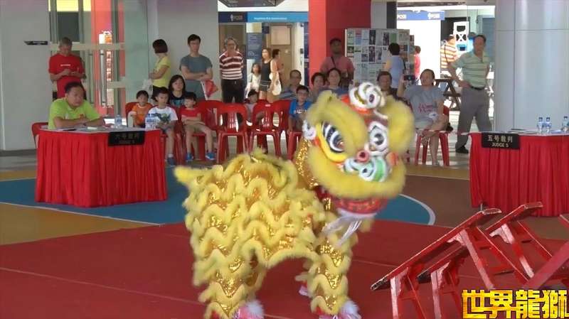 舞狮比赛:善提学校B队舞狮表演