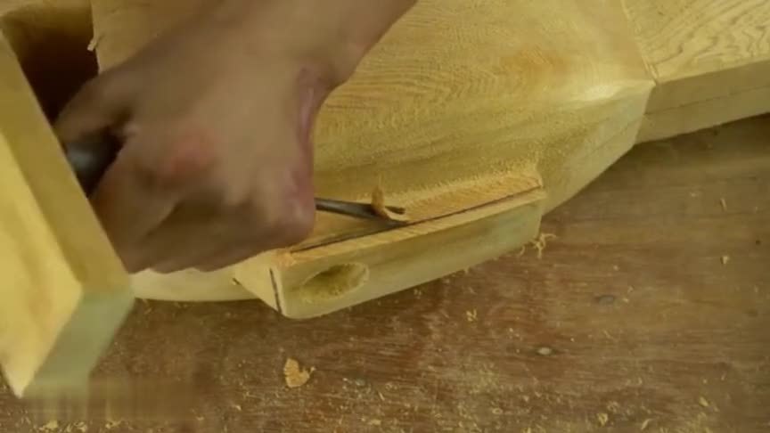 用普通木头制作直升机模型,木雕手艺真厉害