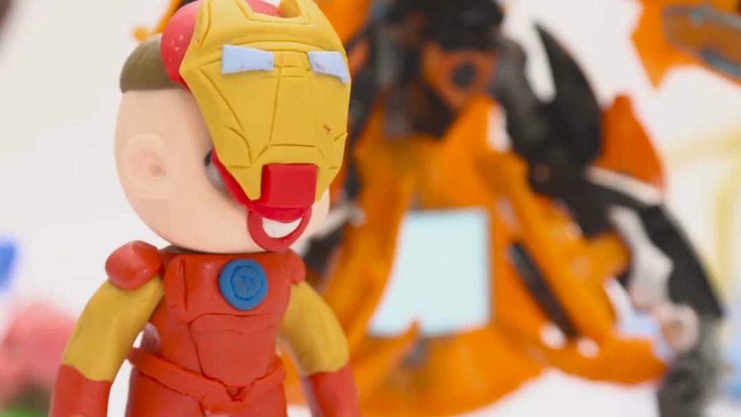 趣味动画!宝宝扮演机器人大黄蜂