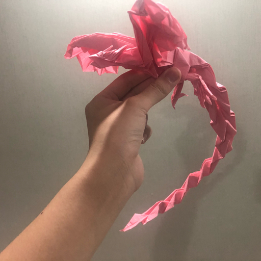 悄咪咪地裂开一下 