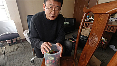 种菜种花没肥料?种植高手:买点红糖自己就能做