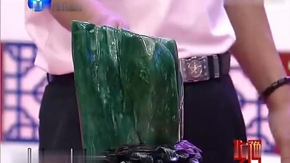 2亿5千万年的树化玉,竟按公斤估价,专家脸色大变:会吓你一跳!