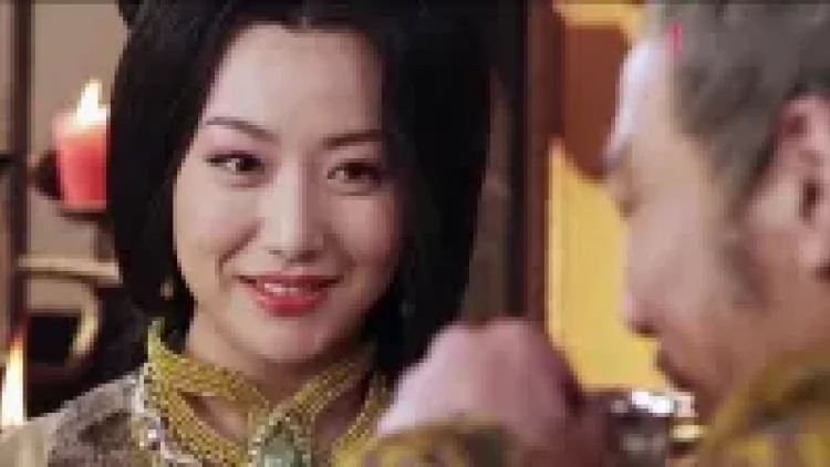 萧美娘的魅力真不是盖的,竟连老头也抵挡不住,美人计百试不爽啊!