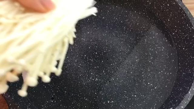 低卡凉拌金针菇,酸辣爽口超级好吃