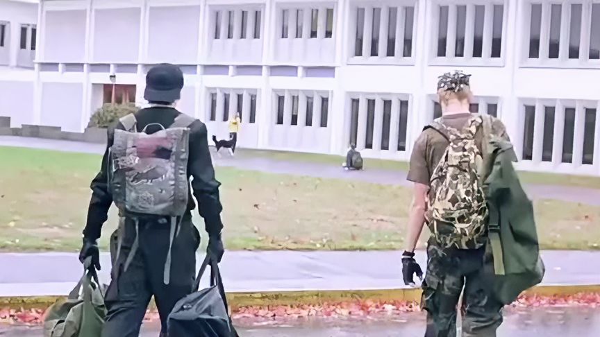 电影《大象》根据1999美国校园枪击案真实事件改编