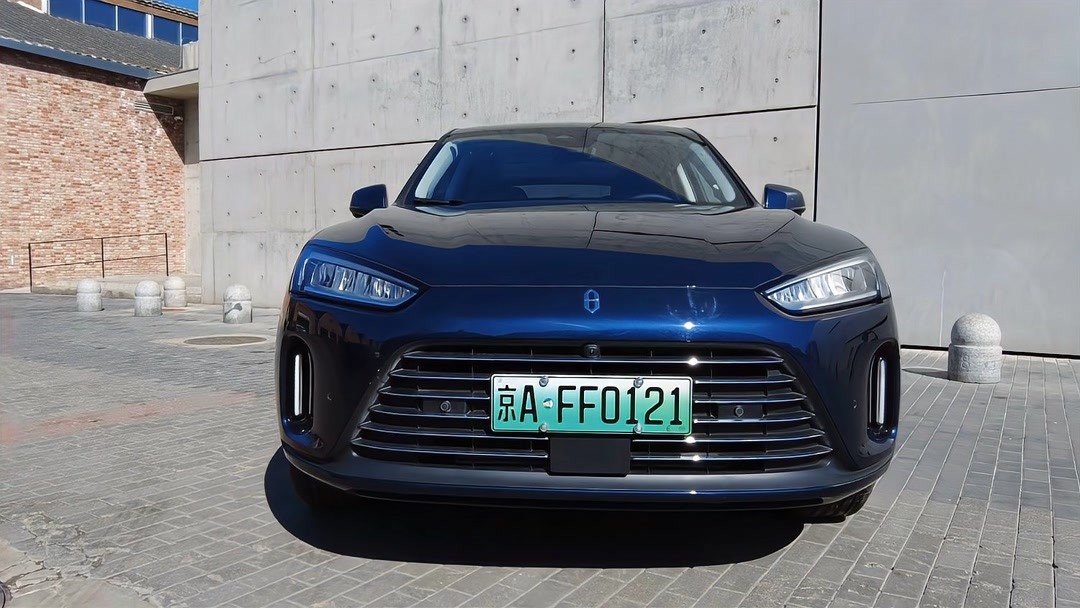 试驾AITO问界M5,模拟声浪让主持人嗨成表情包