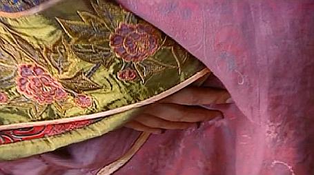 心机丫鬟搬弄是非,捏造三姨太怀孕事情,怀孕二姨太气的肚子疼