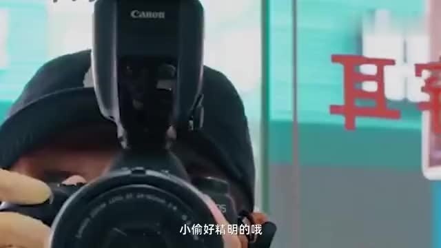 小偷挖洞进金店偷30多万黄金,连保险柜都运走,聪明反被聪明误