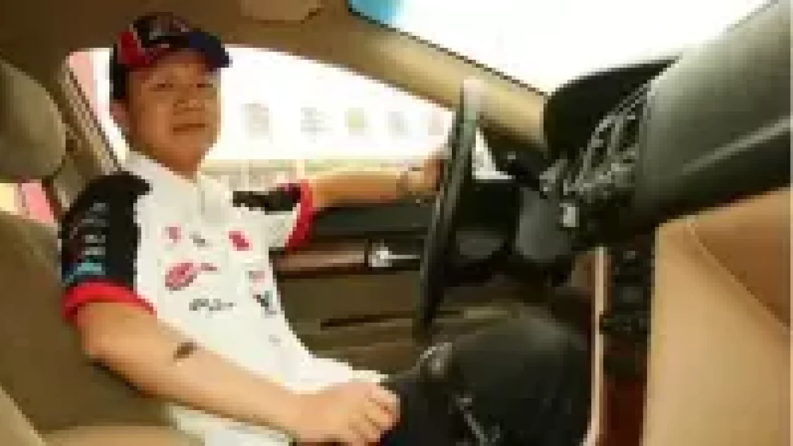 老司机亲自示范: 自动挡车起步正确方法, 1分钟学会, 新手注意!