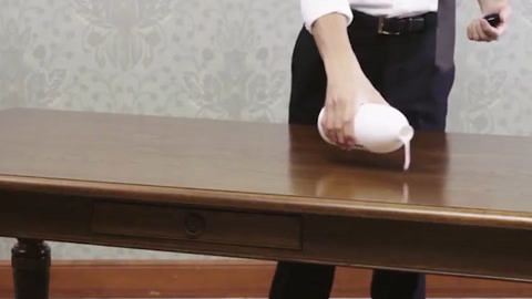 家具也能贴膜?日本发明特殊油漆,涂上比喷漆还亮,保护作用显著