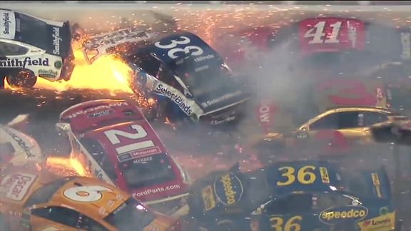 连环撞车!这不是速度与激情,夺冠的人除了实力 是真的幸运