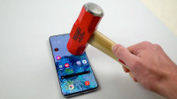 三星Galaxy S20锤子和刀划痕测试,这手机真结实