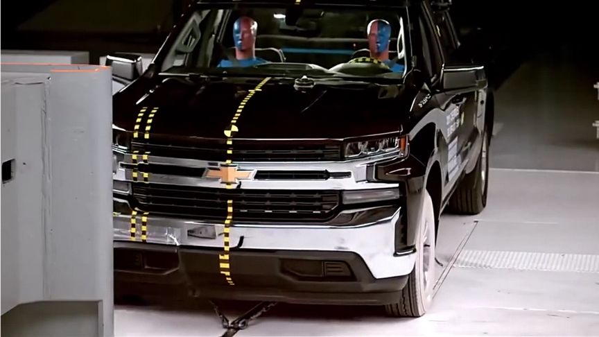 福特F-150和雪佛兰索罗德硬派皮卡碰撞测试