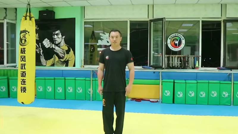 一小段套路送给大家 危险动作请勿模仿