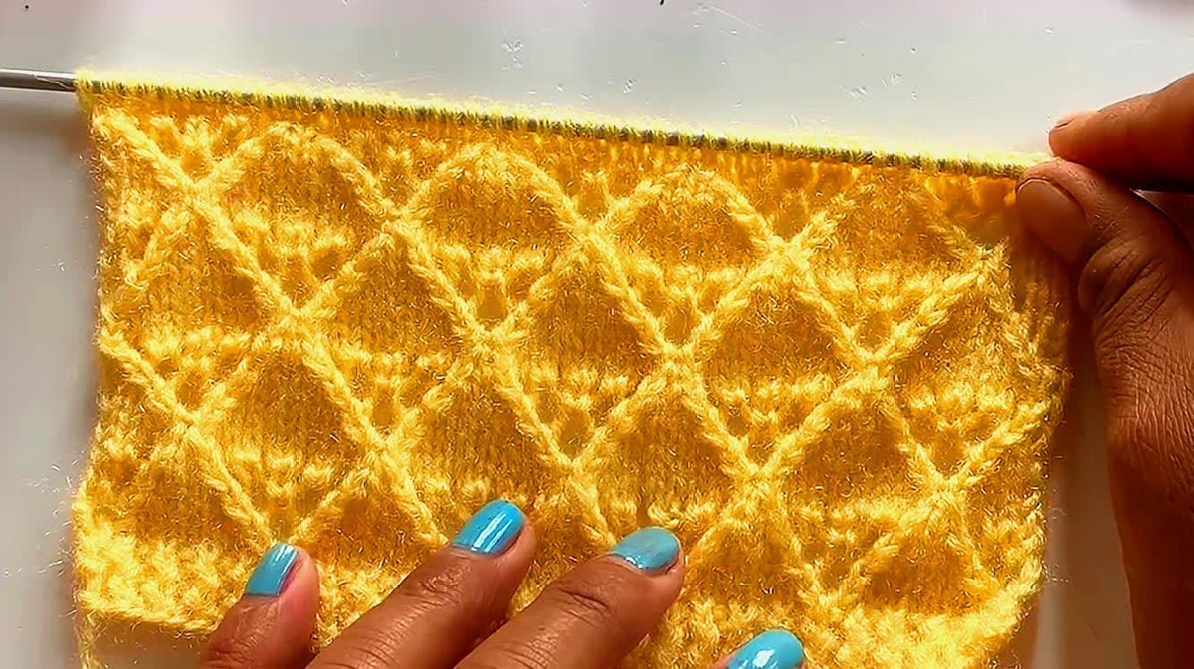 女士毛衣几何图案,颇具时尚现代感